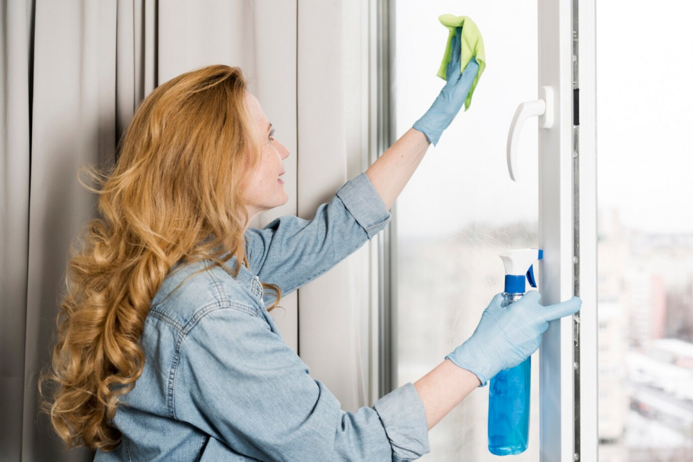 How to wash windows without streaks? What means to use? | MDM Group